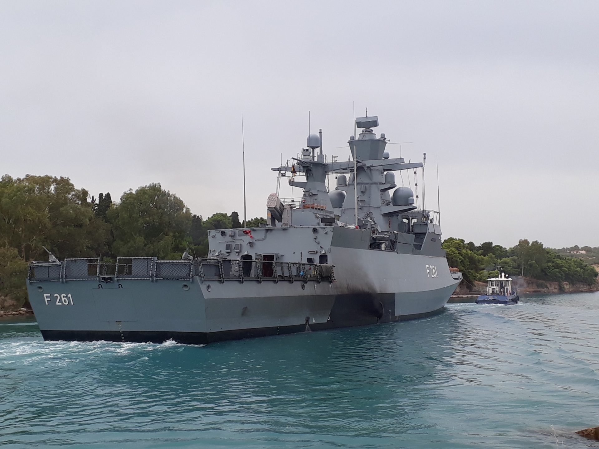 Φωτογραφίες από τη γερμανική κορβέτας F261 Magdeburg (Κ130) στον Ισθμό ...