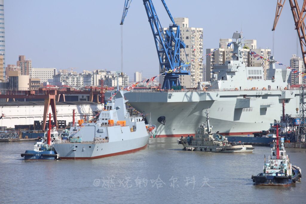 Κίνα: Στο νερό το τρίτο ελικοπτεροφόρο-αποβατικό Type 075 του Κινεζικού ...