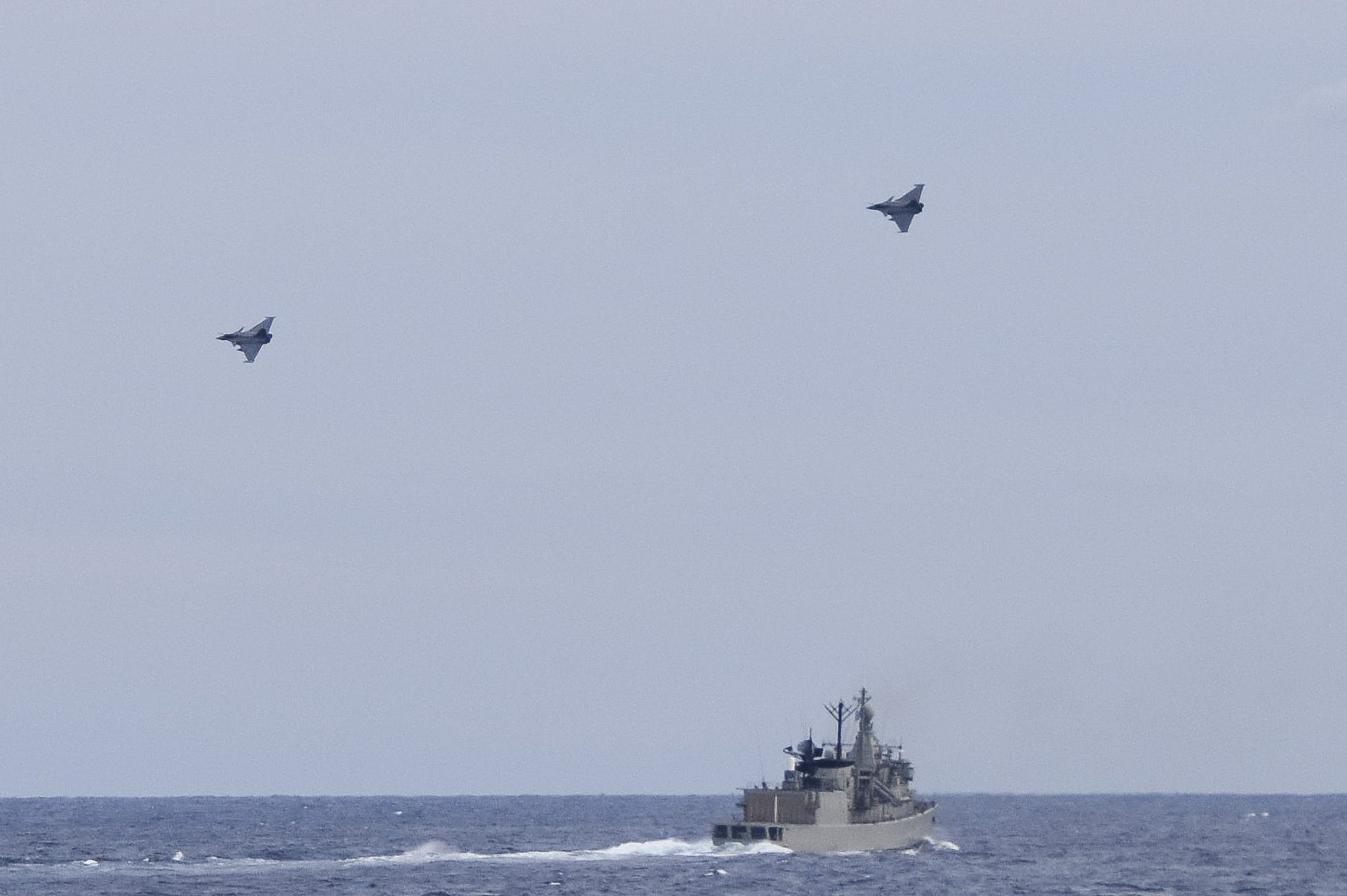 Φωτό: Antares, επίδειξη δύναμης από το Γαλλικό Ναυτικό, ελληνική ...