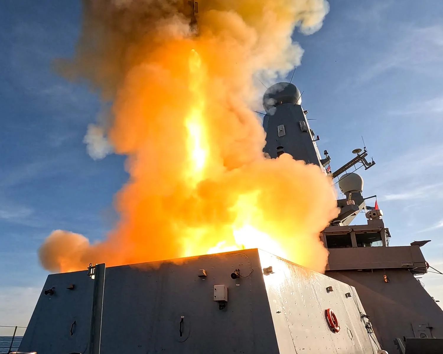 Πρώτη κατάρριψη υπερηχητικού στόχου από το Βρετανικό Ναυτικό - με Aster ...